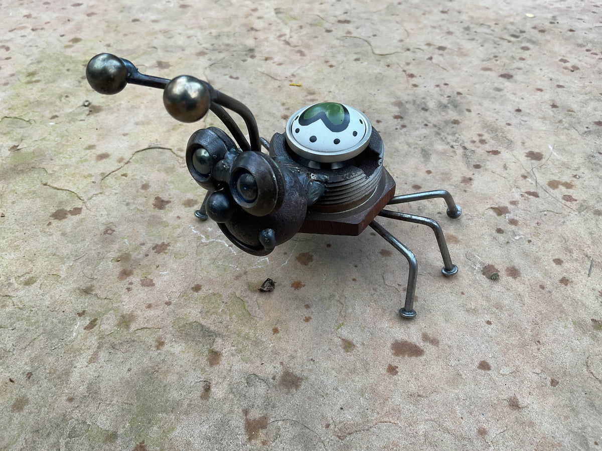 Love Bug- Metal Garden Sculpture by Yardbirds – GardenArt.com