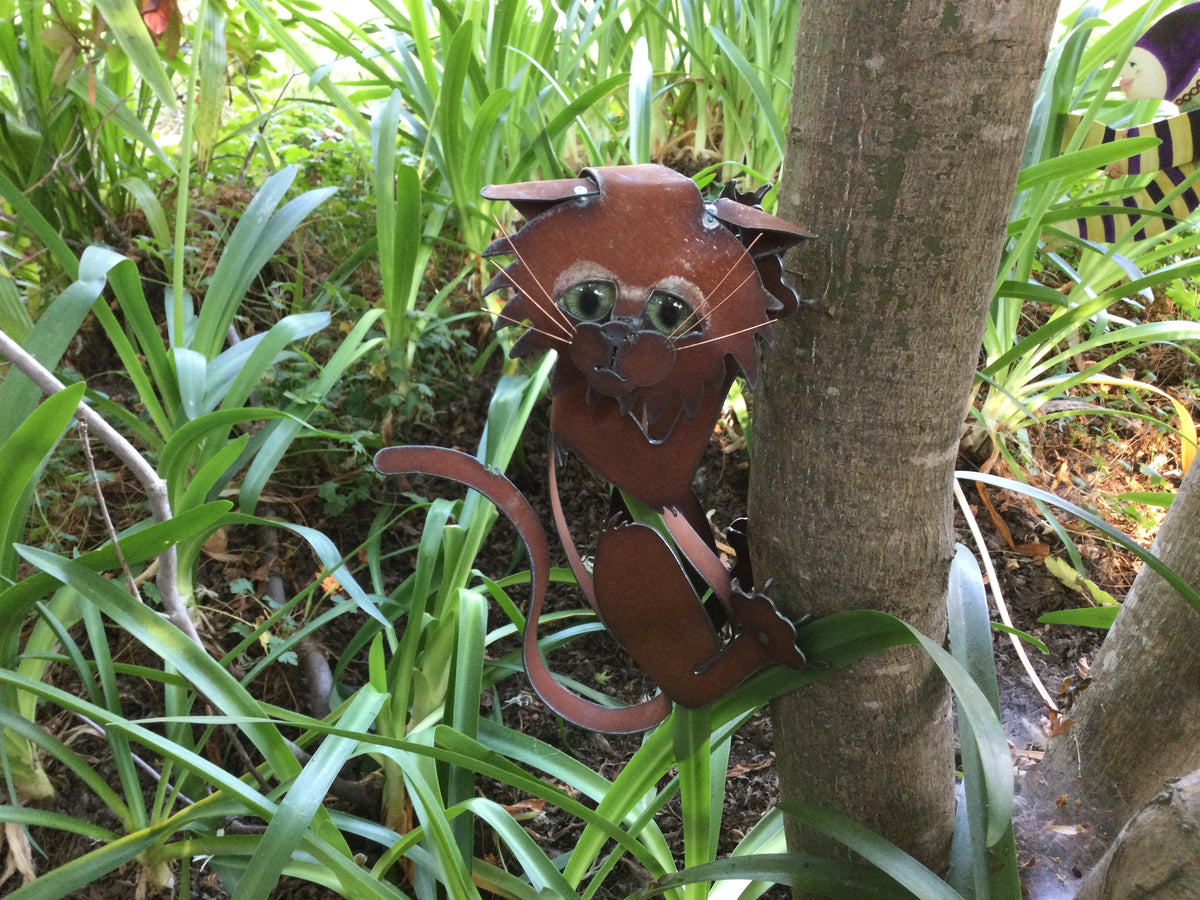 Climbing Cat Metal Sculpture by Henry Dupere – GardenArt.com