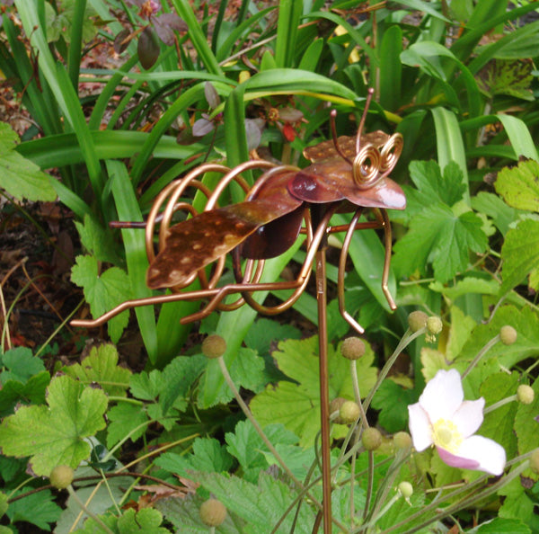 Copper Bee Fying by Haw Creek Forge – GardenArt.com